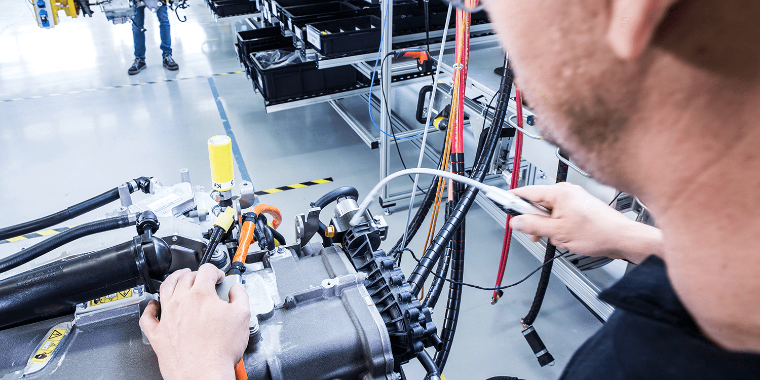 Daimler & Volvo join on truck and bus fuel cells - electrive.com