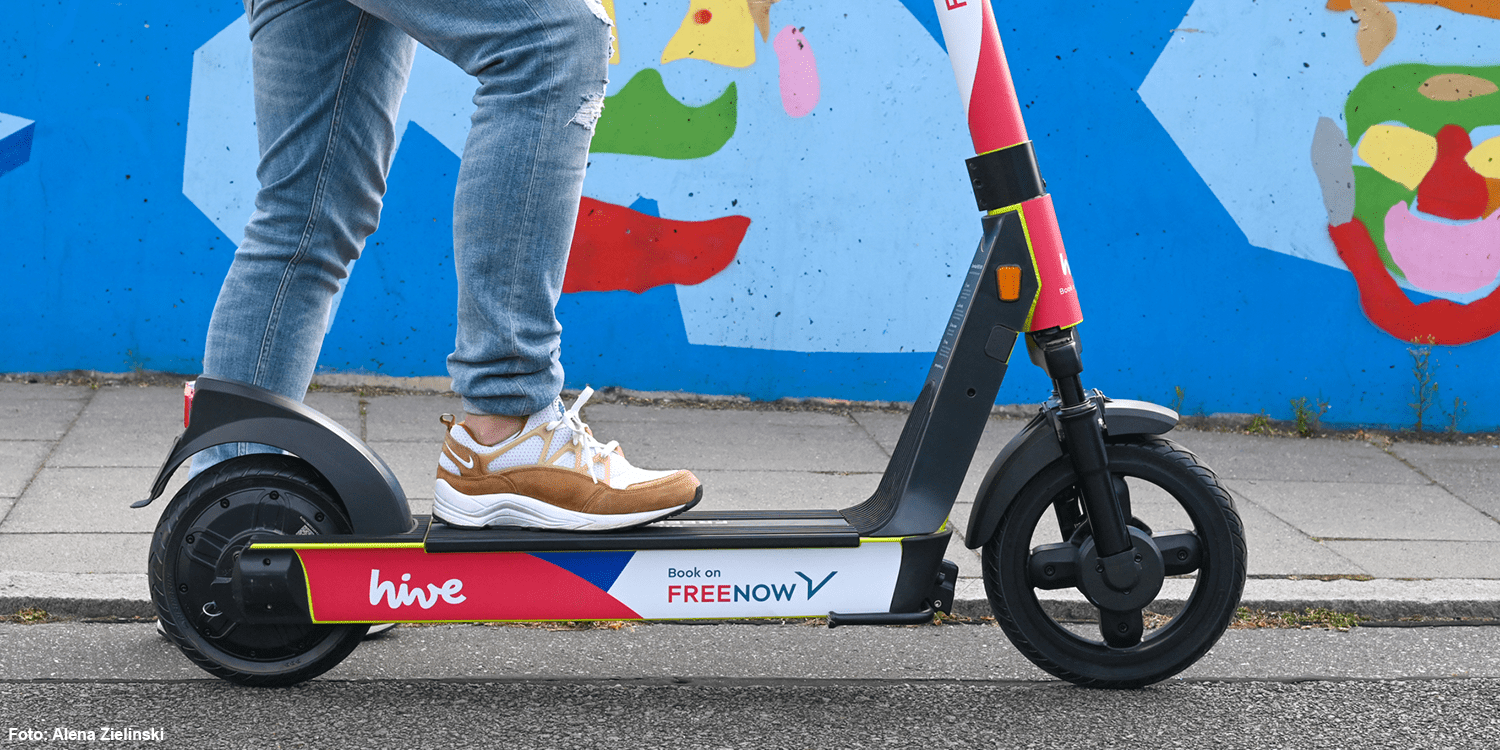 Daimler & BMW write-off Free Now scooter brand Hive - electrive.com
