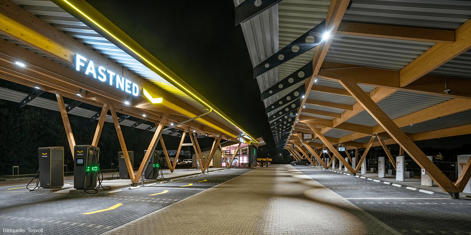 Tesla & Fastned open "Europe's largest charging hub" - electrive.com