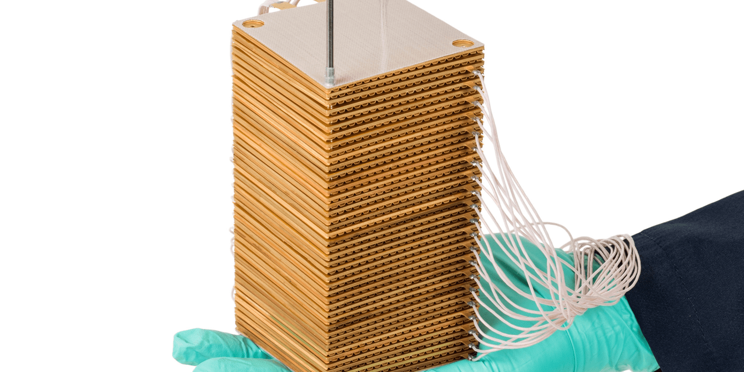 HyPoint reveals aviation fuel cell prototype - electrive.com