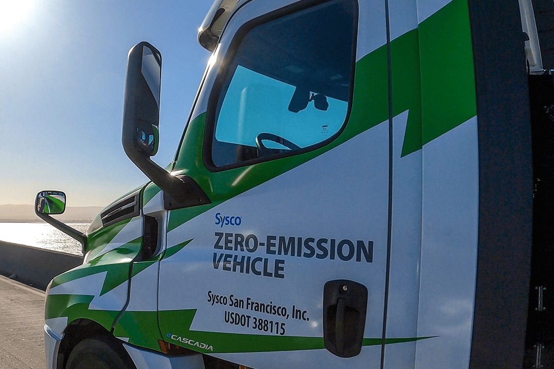 Daimler Truck & Sysco sign MoU for 800 electric trucks - electrive.com