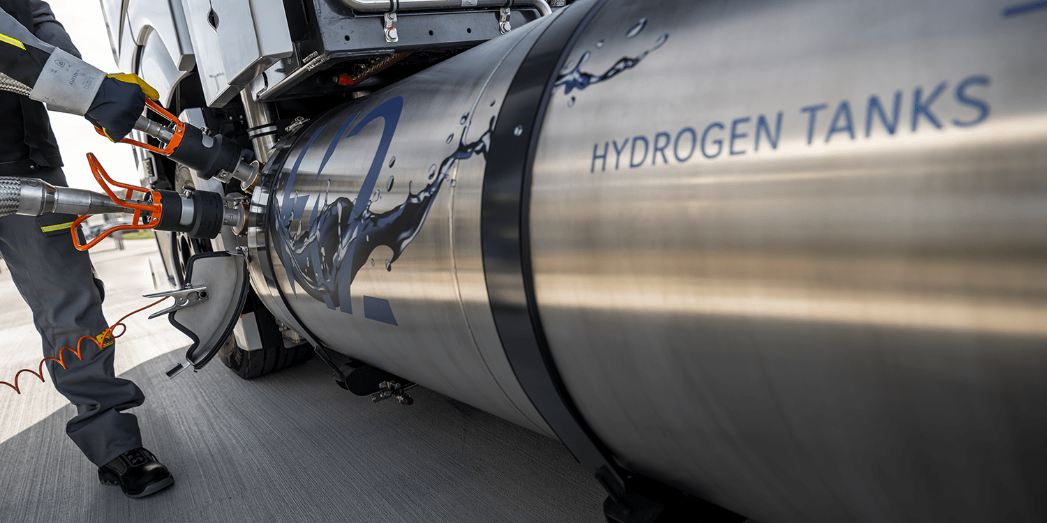 Daimler Truck advances liquid hydrogen trials - electrive.com