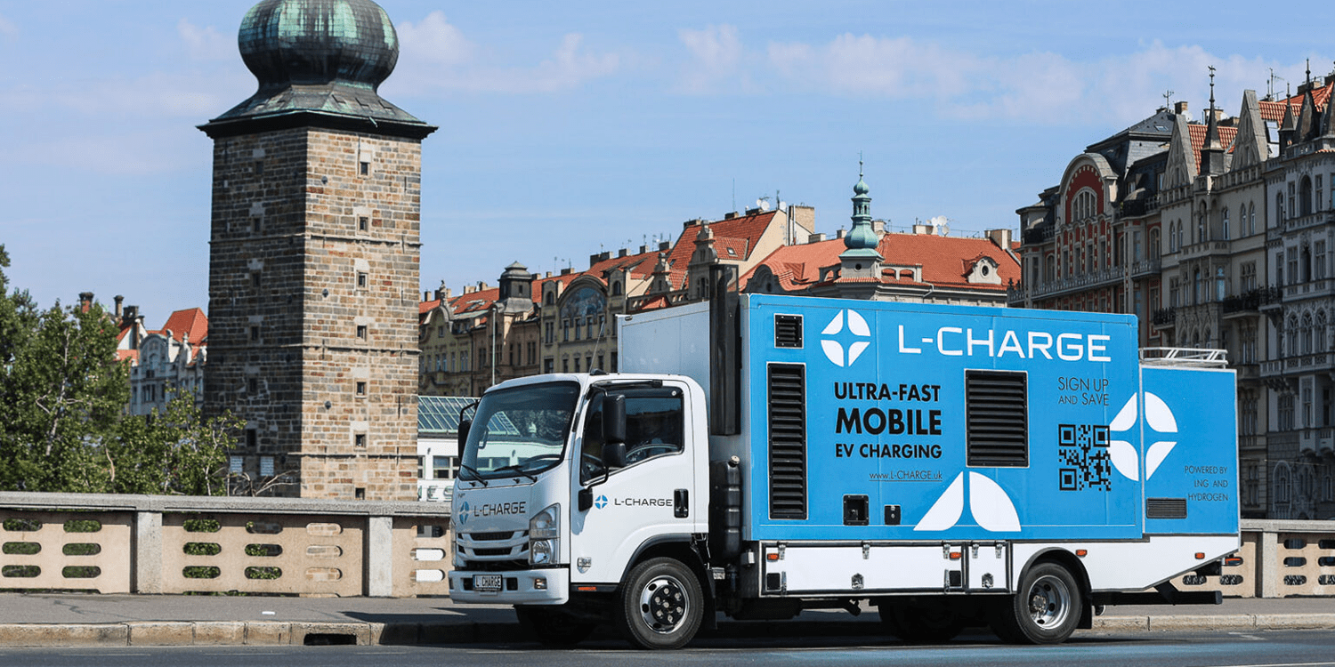 L-Charge tests mobile, off-grid fast charging stations - electrive.com