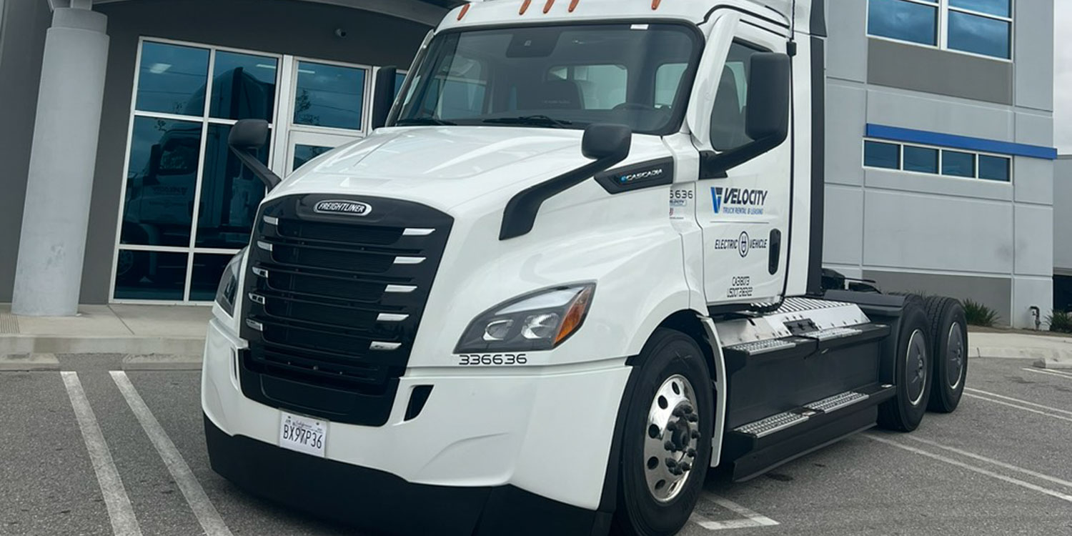 Freightliner scores order for over 200 ZEV trucks - electrive.com