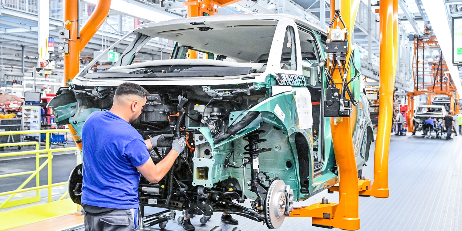 VWCV plans to build 44,000 ID. Buzz in 2023 - electrive.com