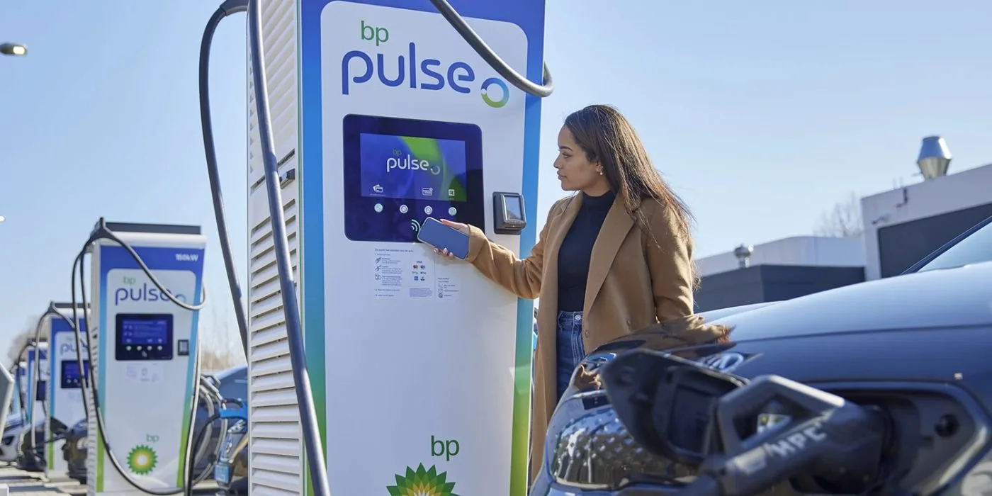 BP Pulse expands UK charging network electrive