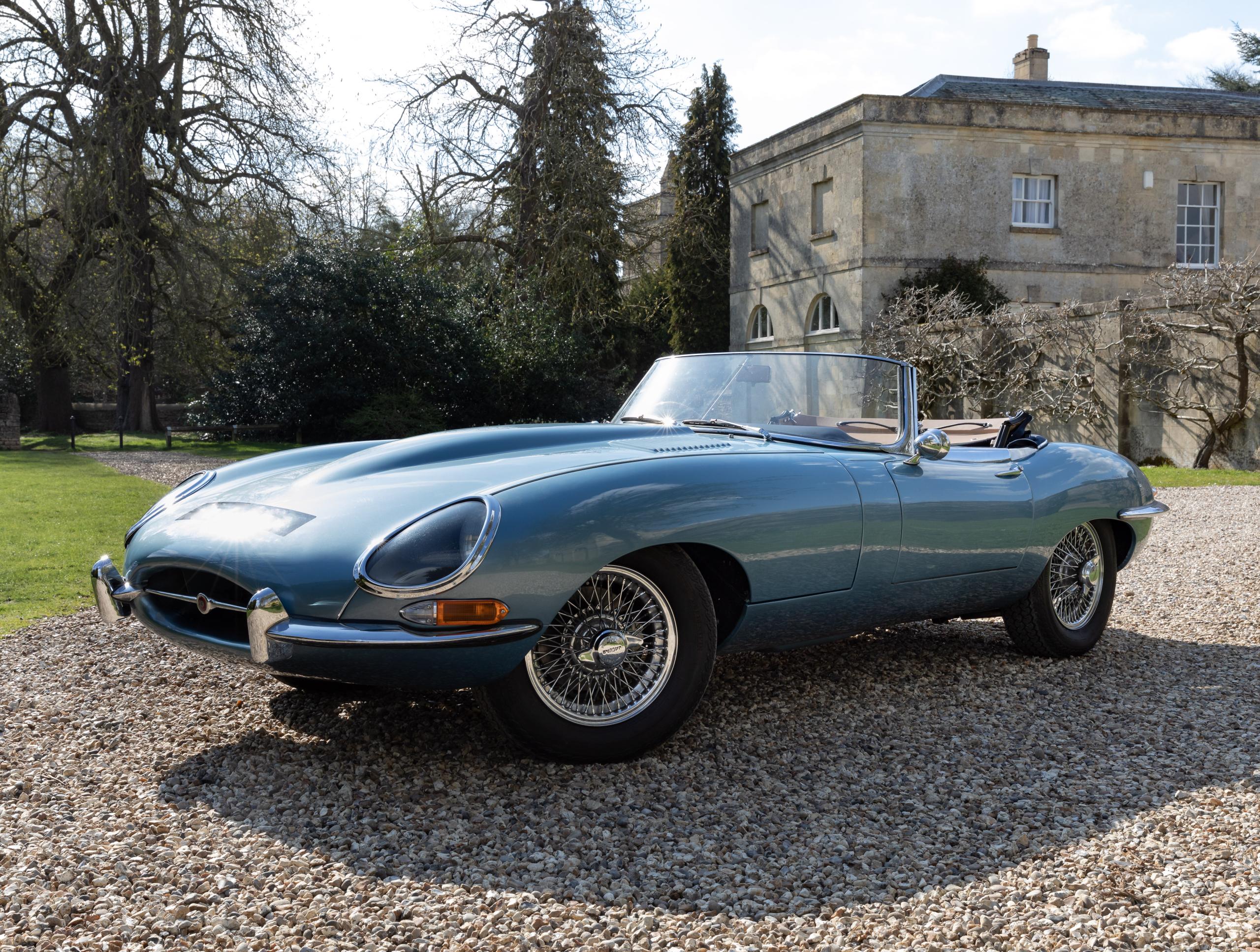Electrogenic presents EV conversion kit for Jaguar E-Type - electrive.com