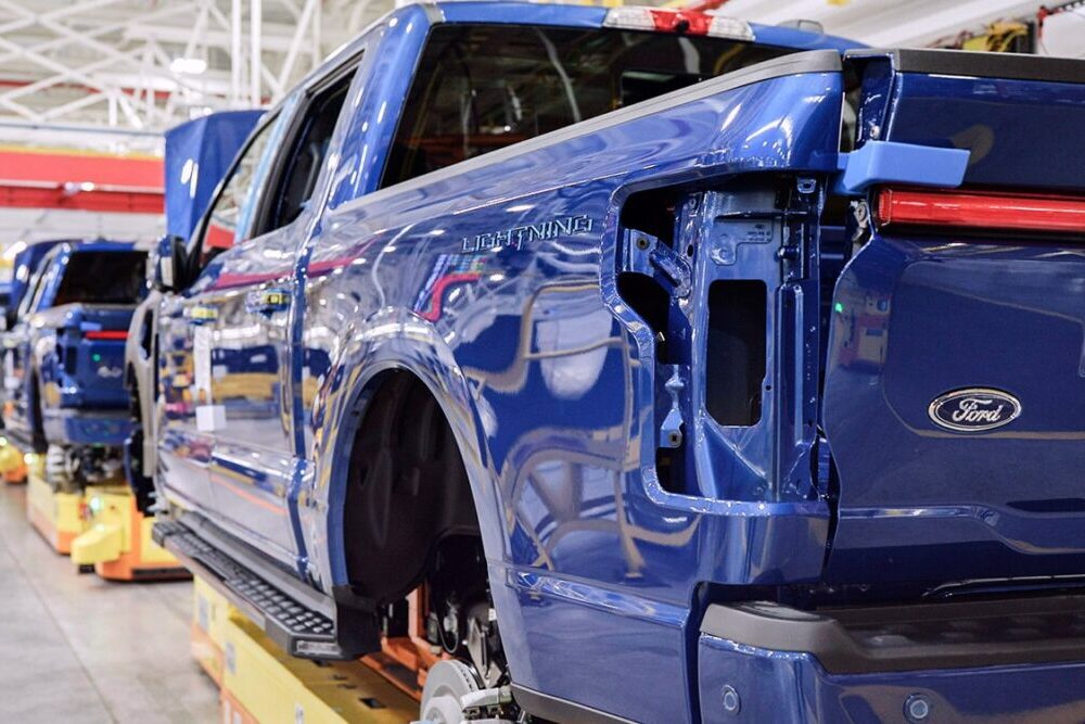 Ford reduce la producción del F-150 Lightning - electrive.com