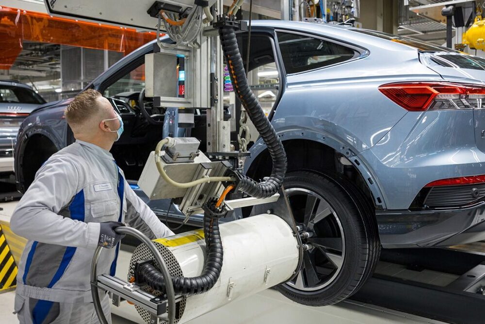 Audi reduces overflow production of the Q4 e-tron in Brussels ...