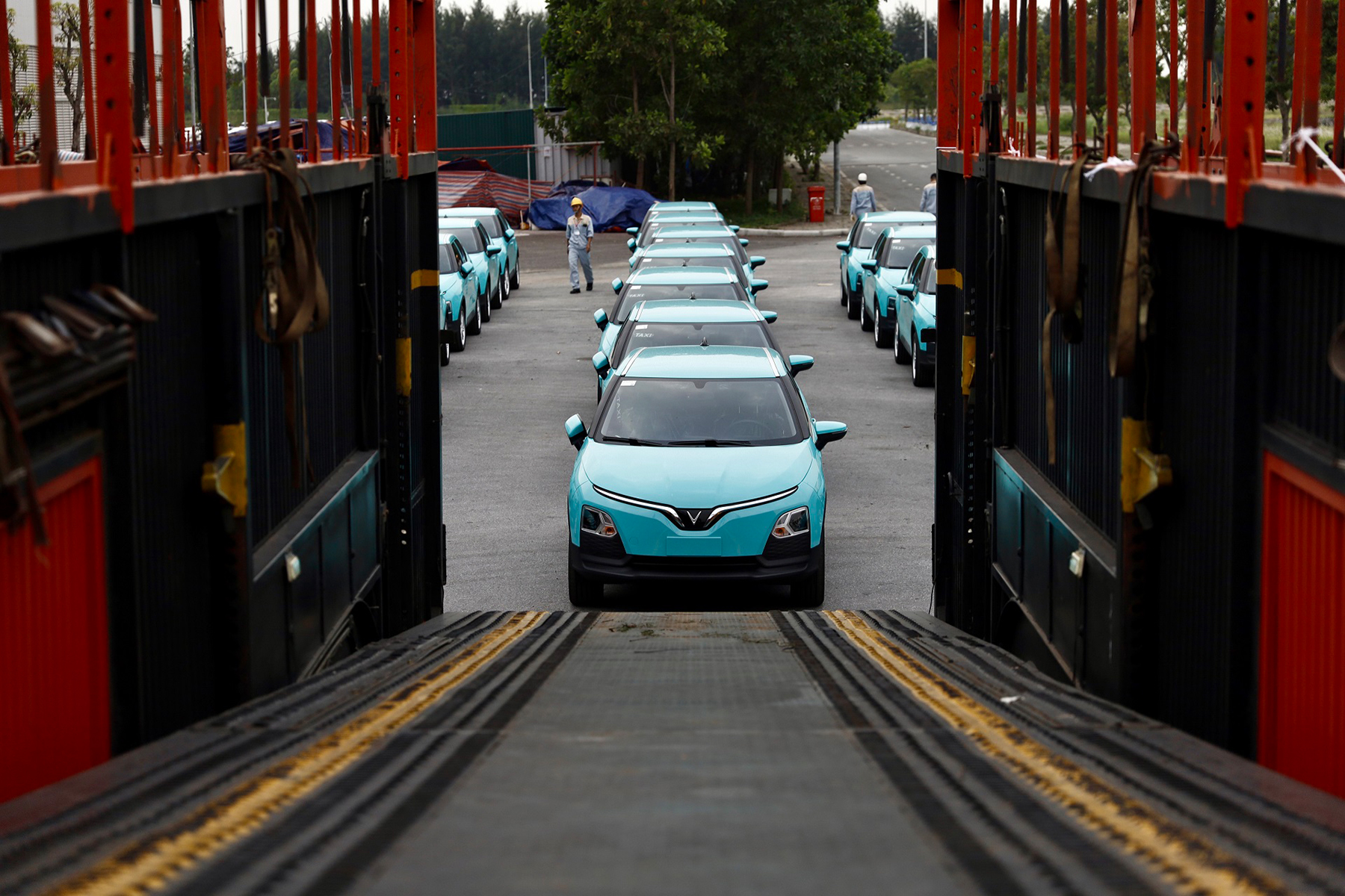 Lado Taxi orders another 2,500 VinFast electric cars - electrive.com