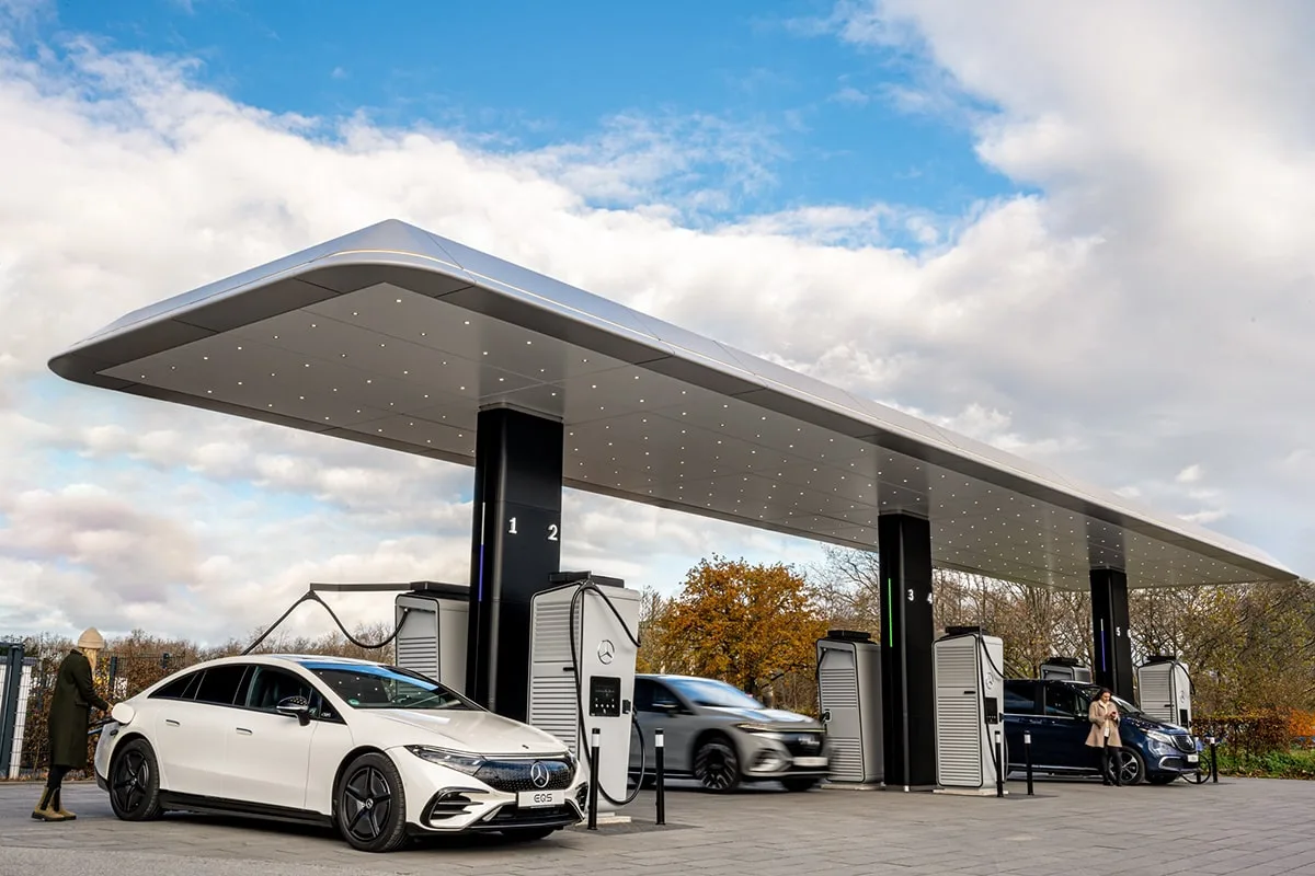 Mercedes charging store