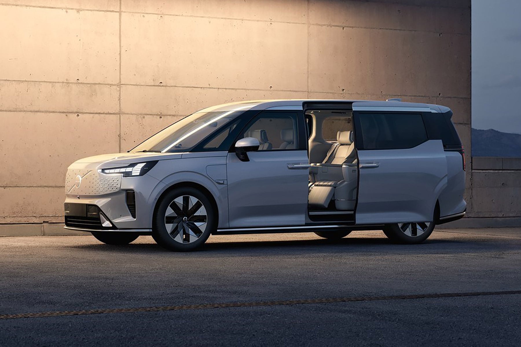 Volvo EM90 gets a 116 kWh battery - electrive.com