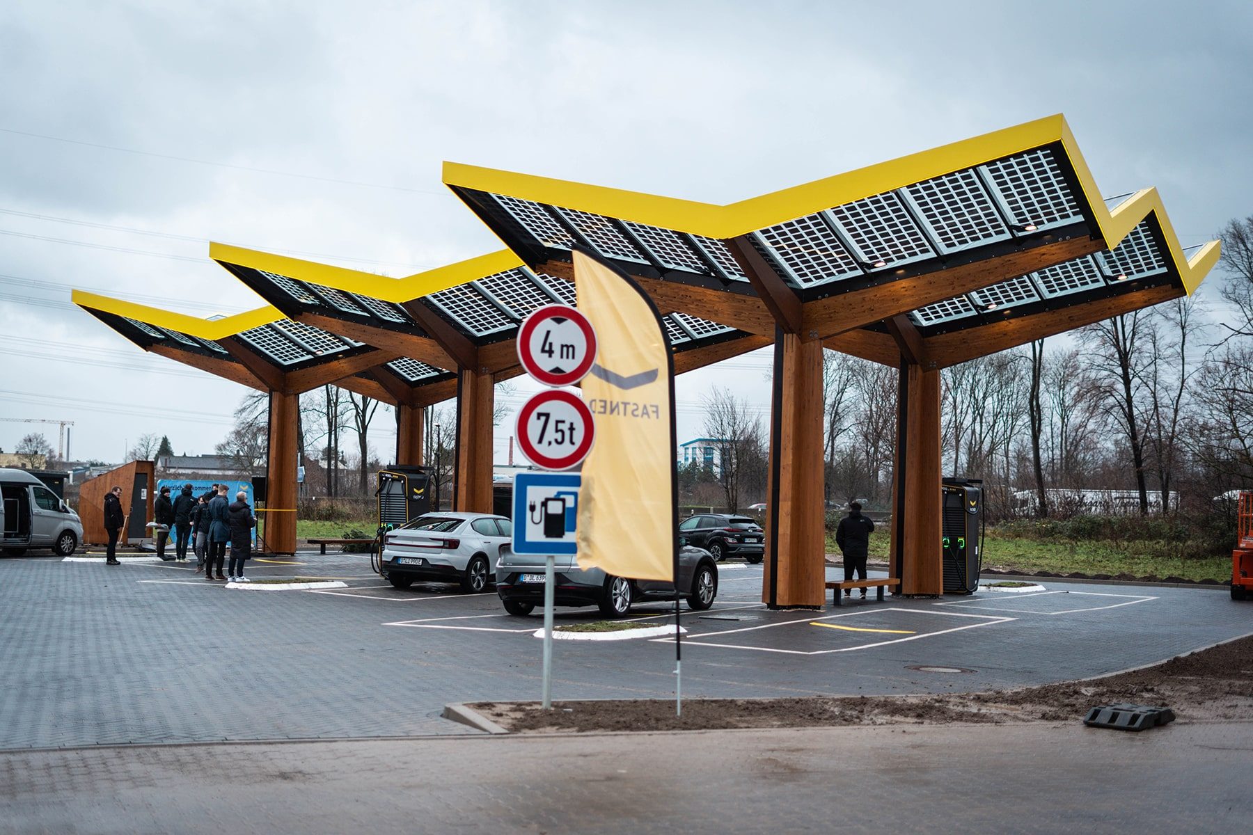 Fastned opens first high-power charging hub as part of Deutschlandnetz ...