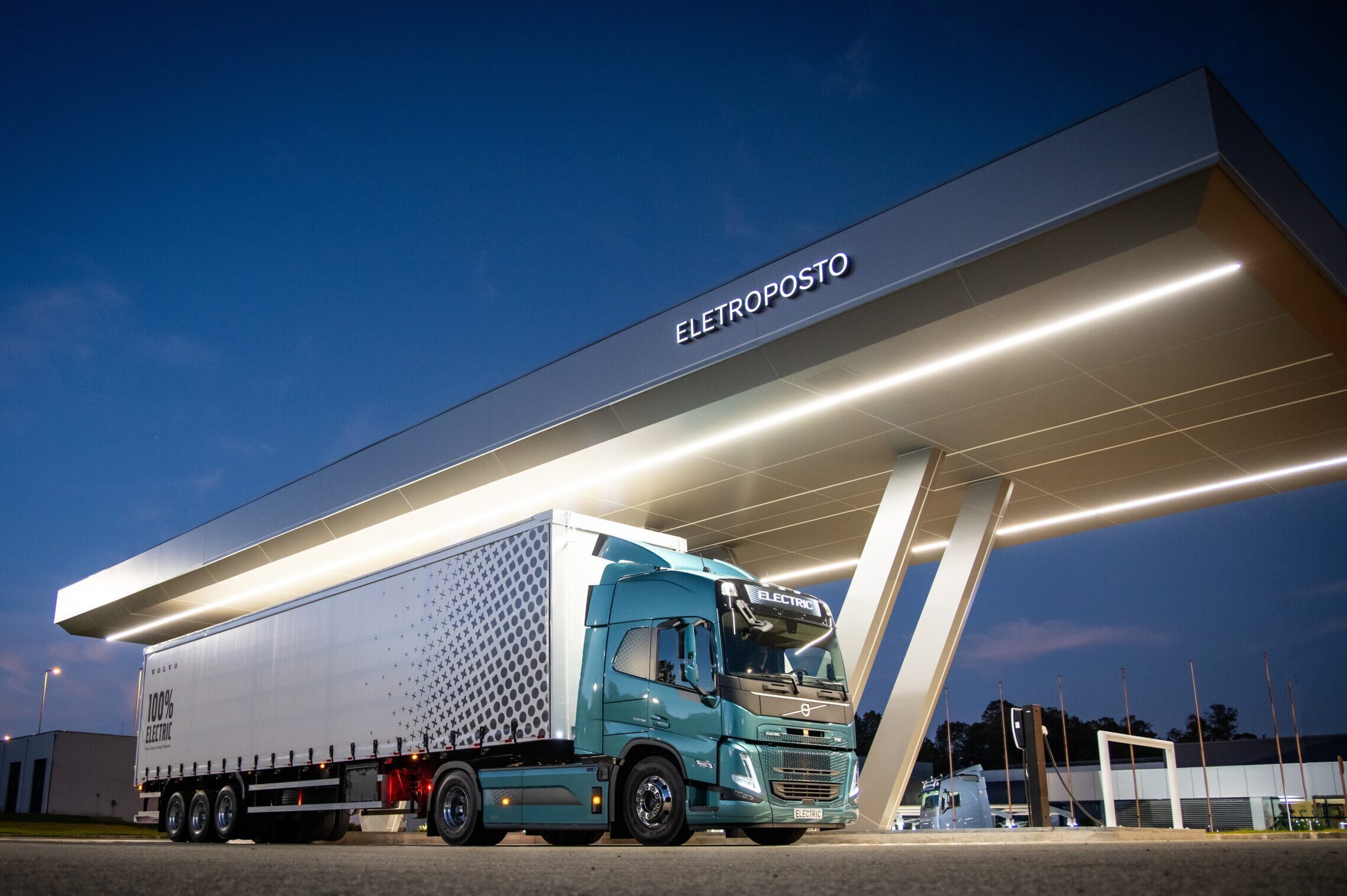 Volvo Trucks scores first BEV orders in Latin America - electrive.com