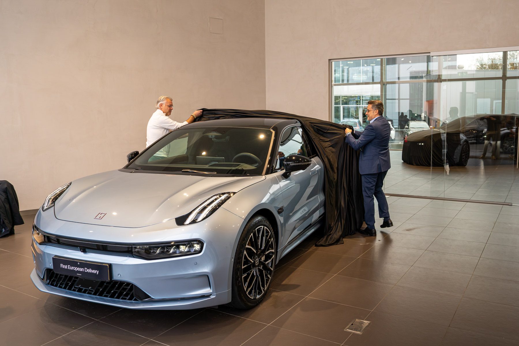 Zeekr hands over first 001 in Europe - electrive.com