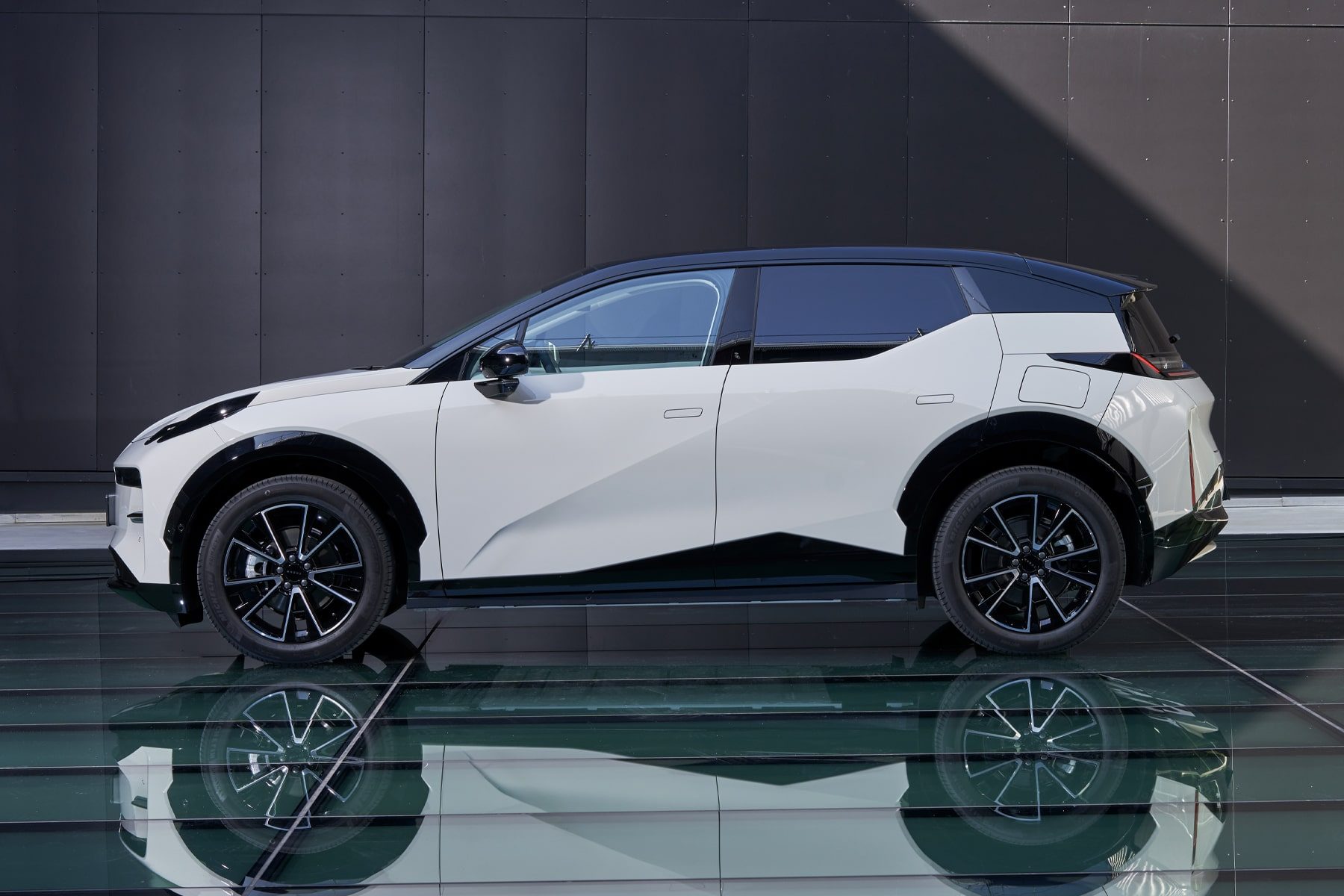 Zeekr lowers prices in Europe for its electric SUV - electrive.com