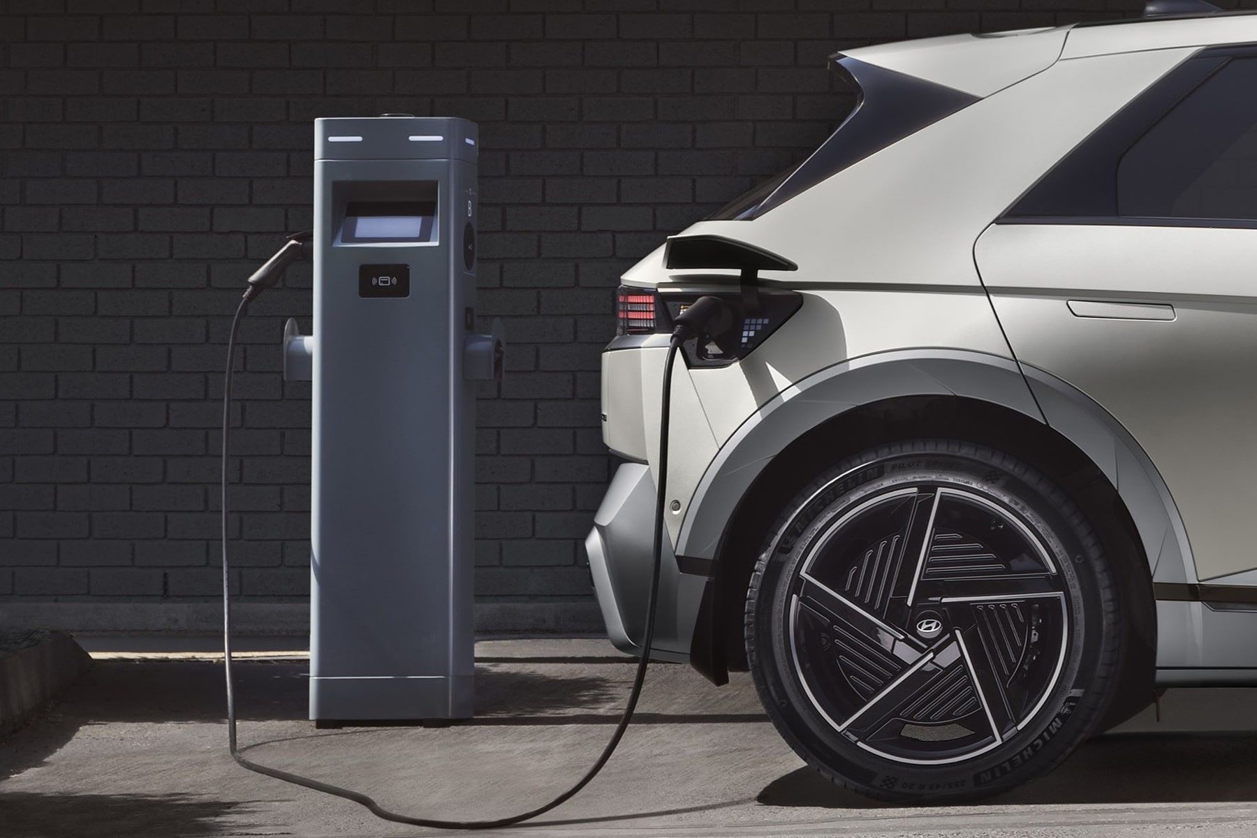 Hyundai to halve slow charging time in future EVs - electrive.com