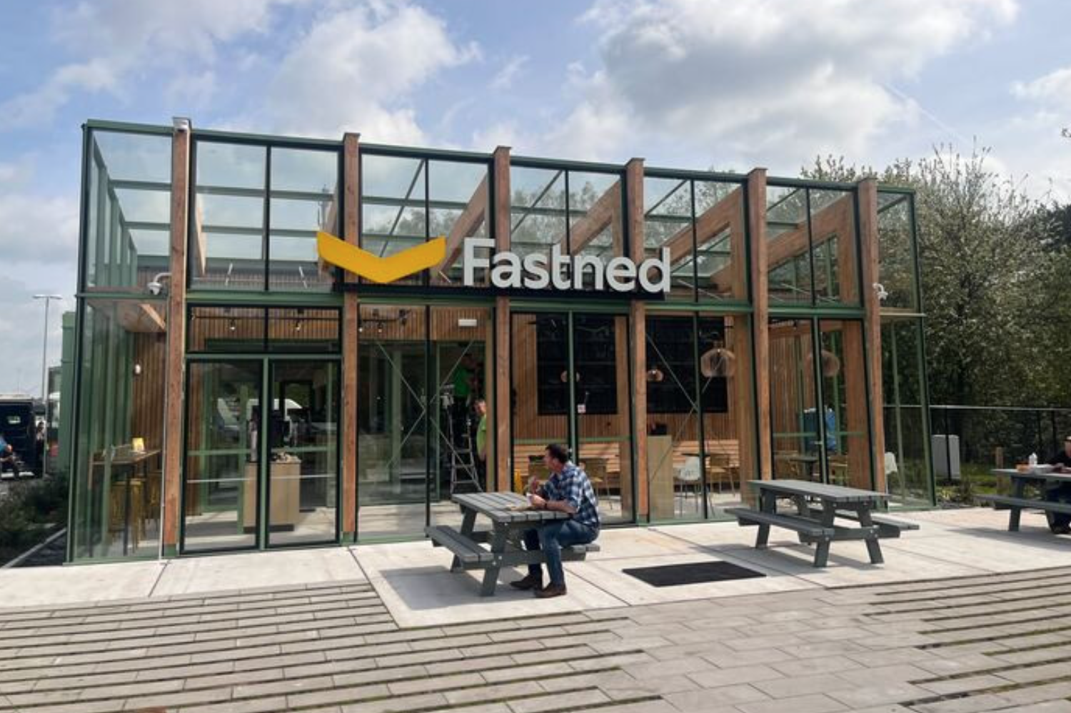 Fastned opens first motorway service station in Belgium - electrive.com