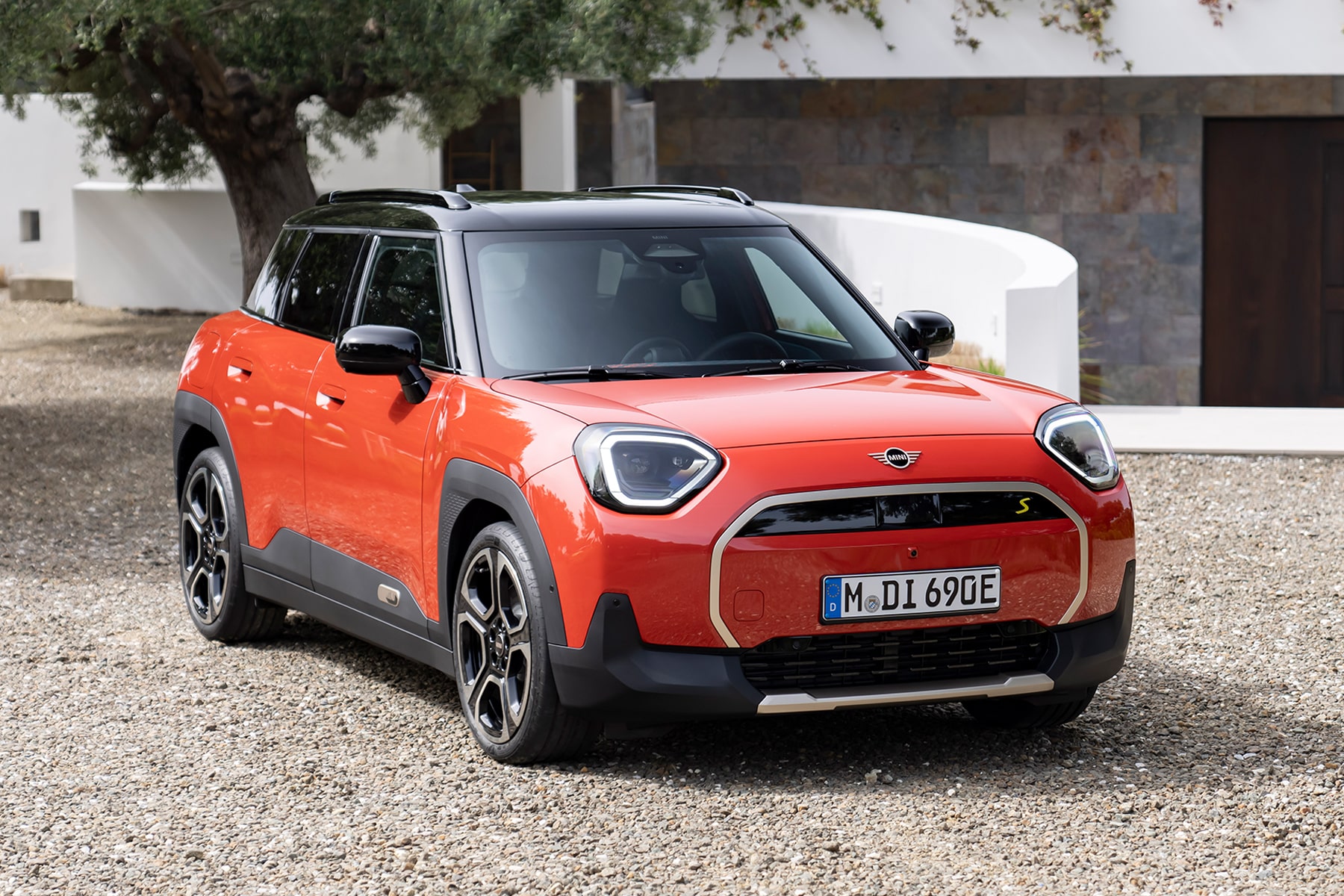 World premiere of the Mini Aceman: Mini launches first all-electric ...