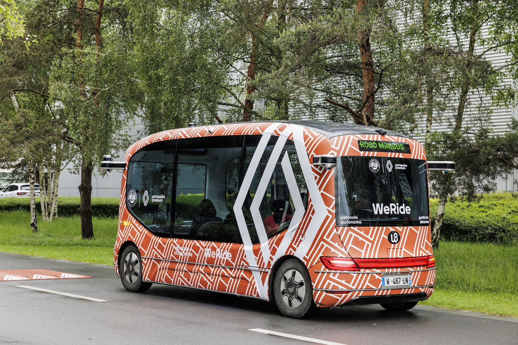 Renault tests autonomous electric shuttles at the French Open ...