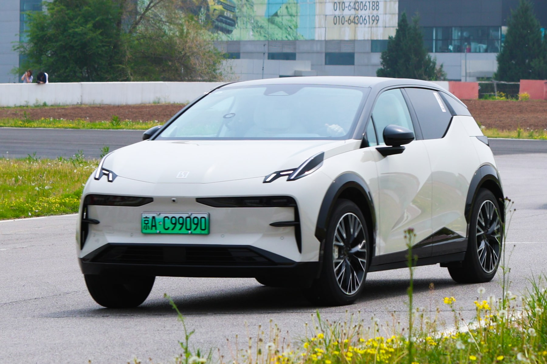 Zeekr builds right-hand drive Zeekr X - electrive.com