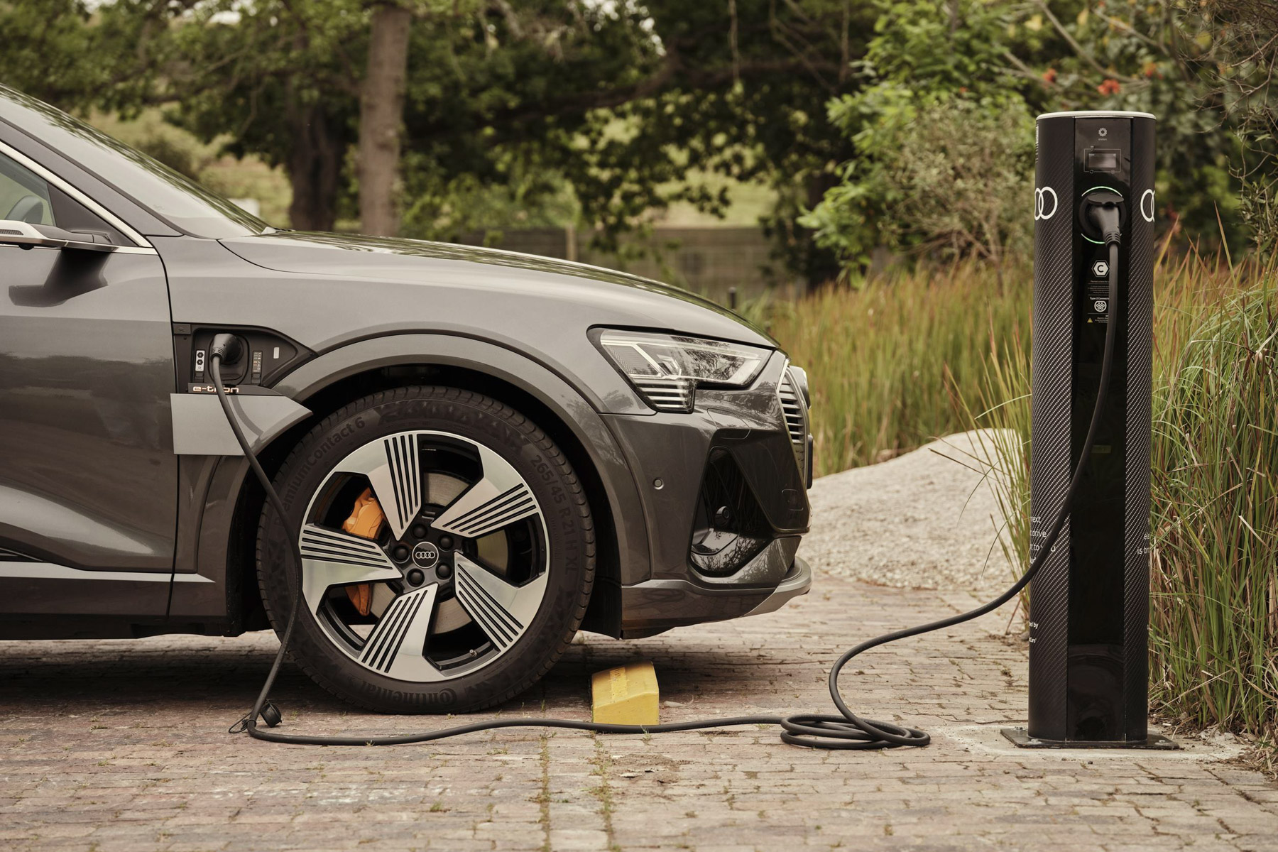Internet find: Audi builds DC chargers, shows AC cables - electrive.com