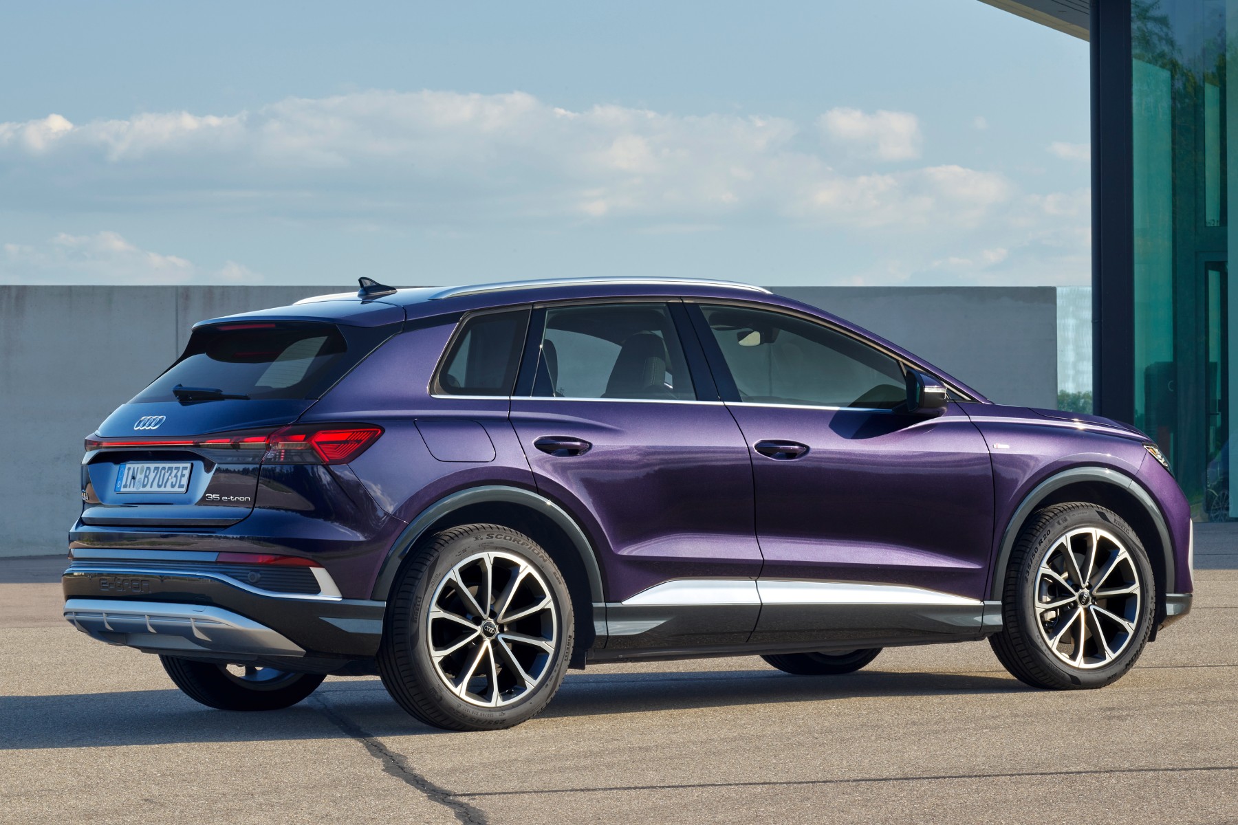 Audi brings back smaller battery for the Q4 e-tron - electrive.com