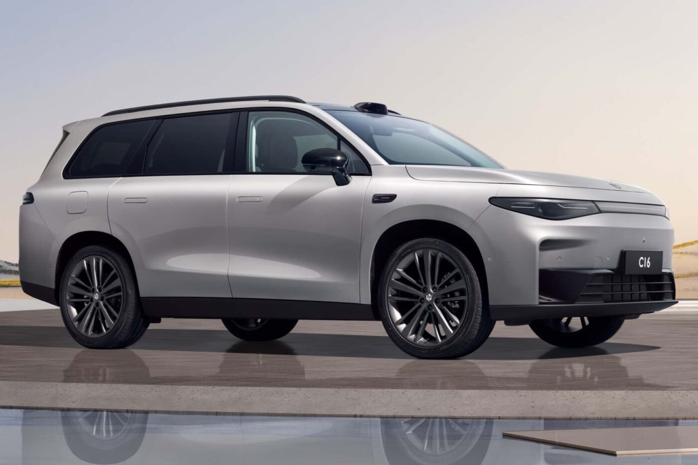 Leapmotor Lanza El Suv De Tres Filas De Asientos C16 En China
