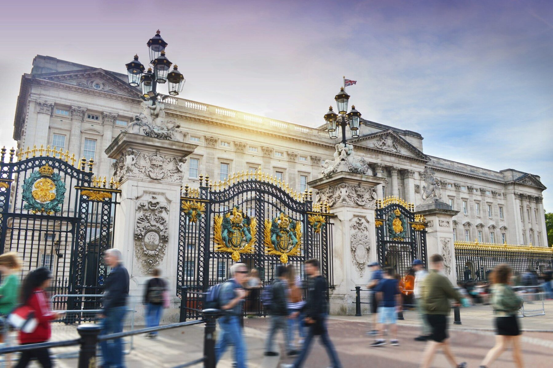 Royal Family could install EV chargers at Buckingham Palace - electrive.com