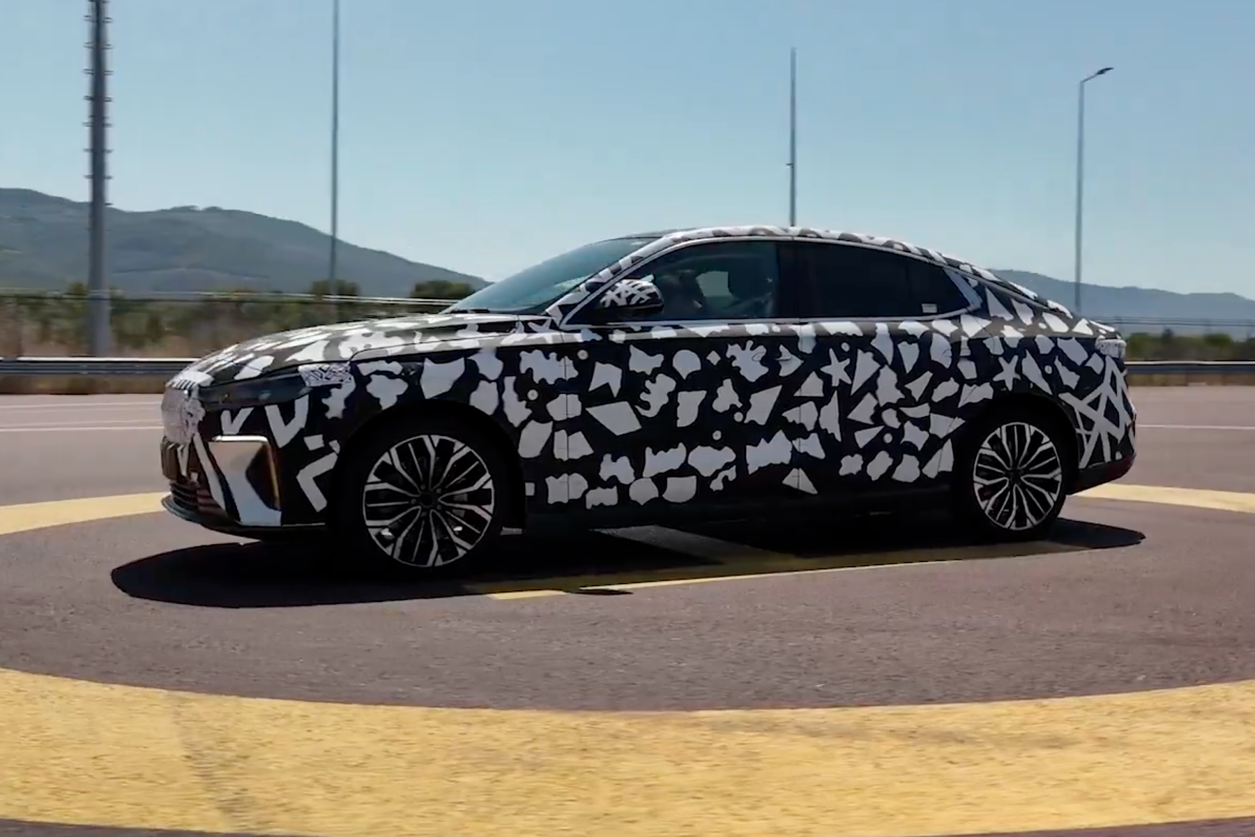 Togg inicia las pruebas de su nueva berlina eléctrica T10F - electrive.com