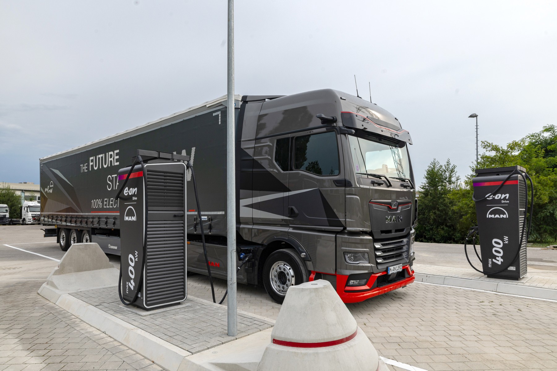 MAN and E.ON open first site of their truck charging network ...
