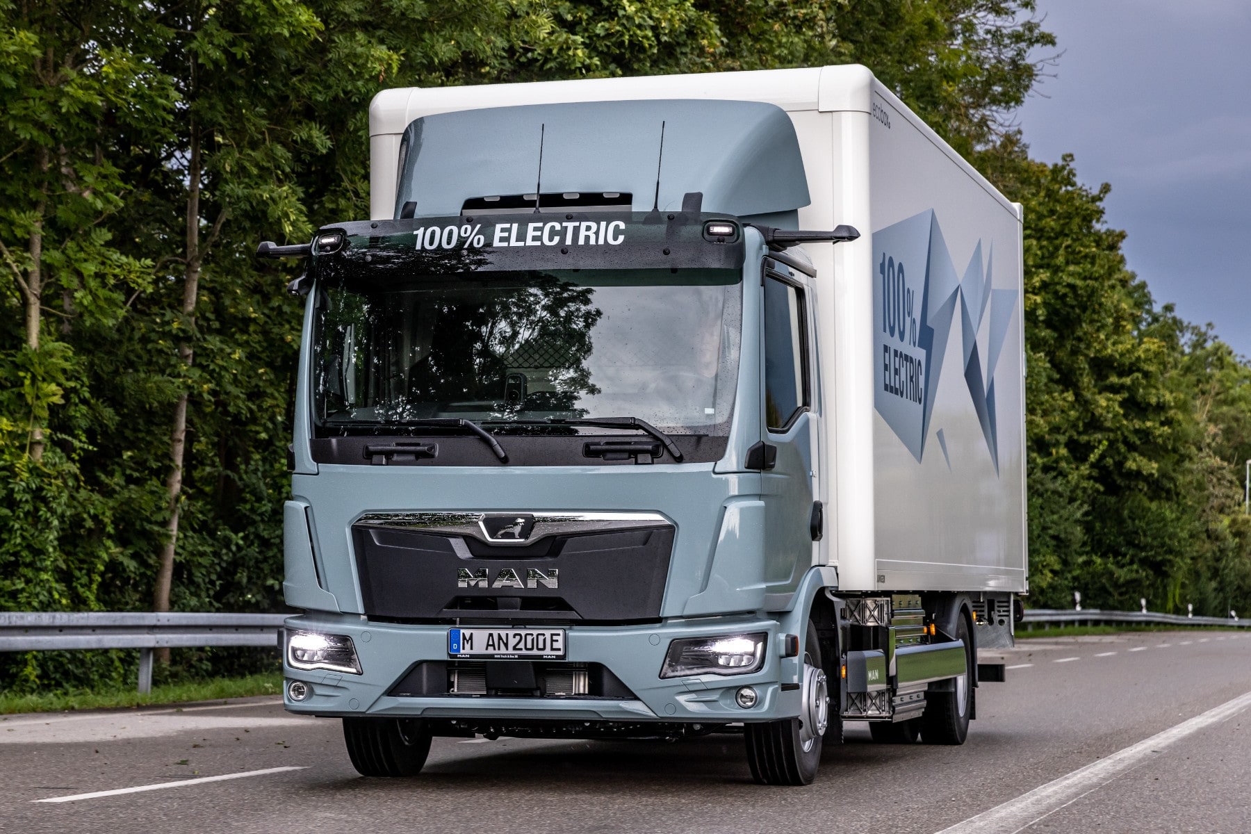 MAN adds 12-tonne model to its electric truck portfolio - electrive.com