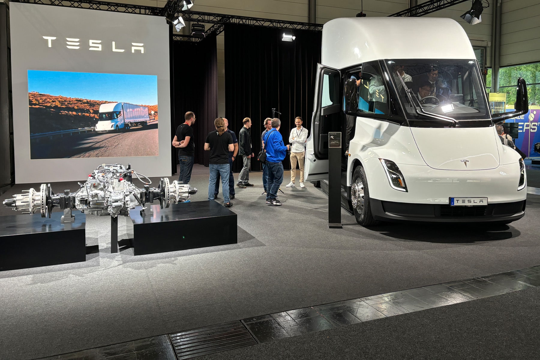 Tesla wants to bring the Semi to Europe - but not before 2026 ...