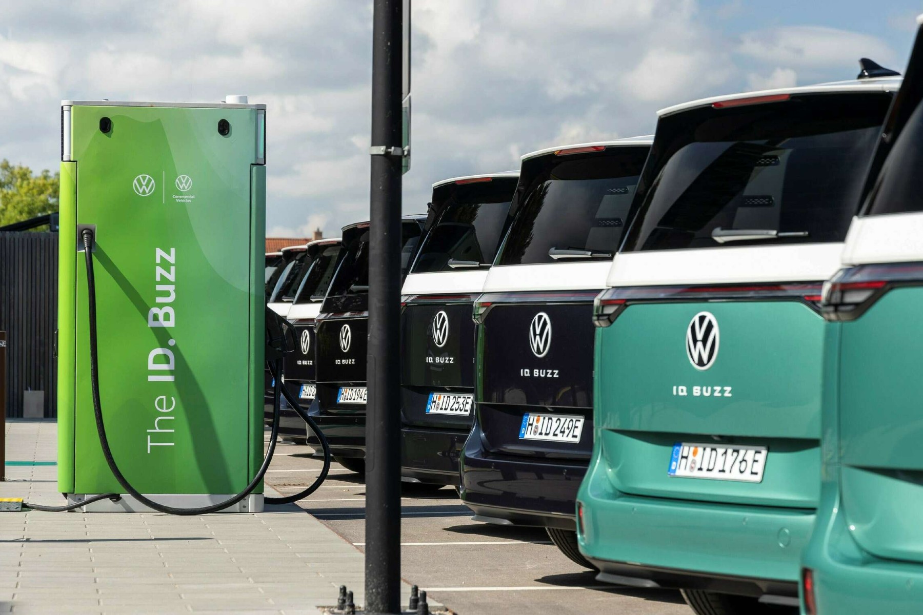 VW subsidiaries Elli and VW Commercial Vehicle combine charging and ...