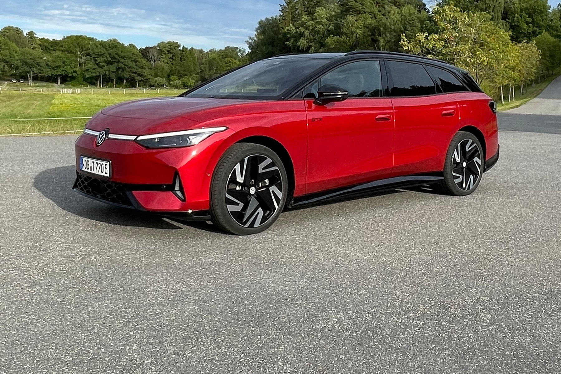 First drive in the VW ID.7 GTX Tourer: Do we need an electric GTI ...