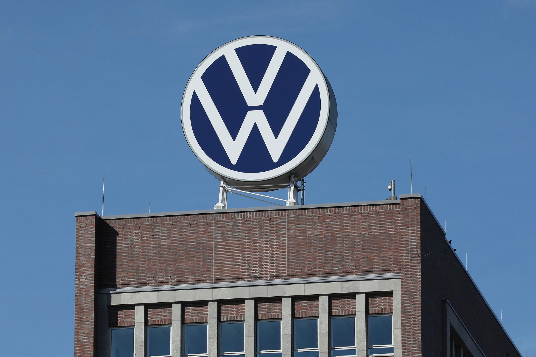Volkswagen reportedly developing new production system - electrive.com