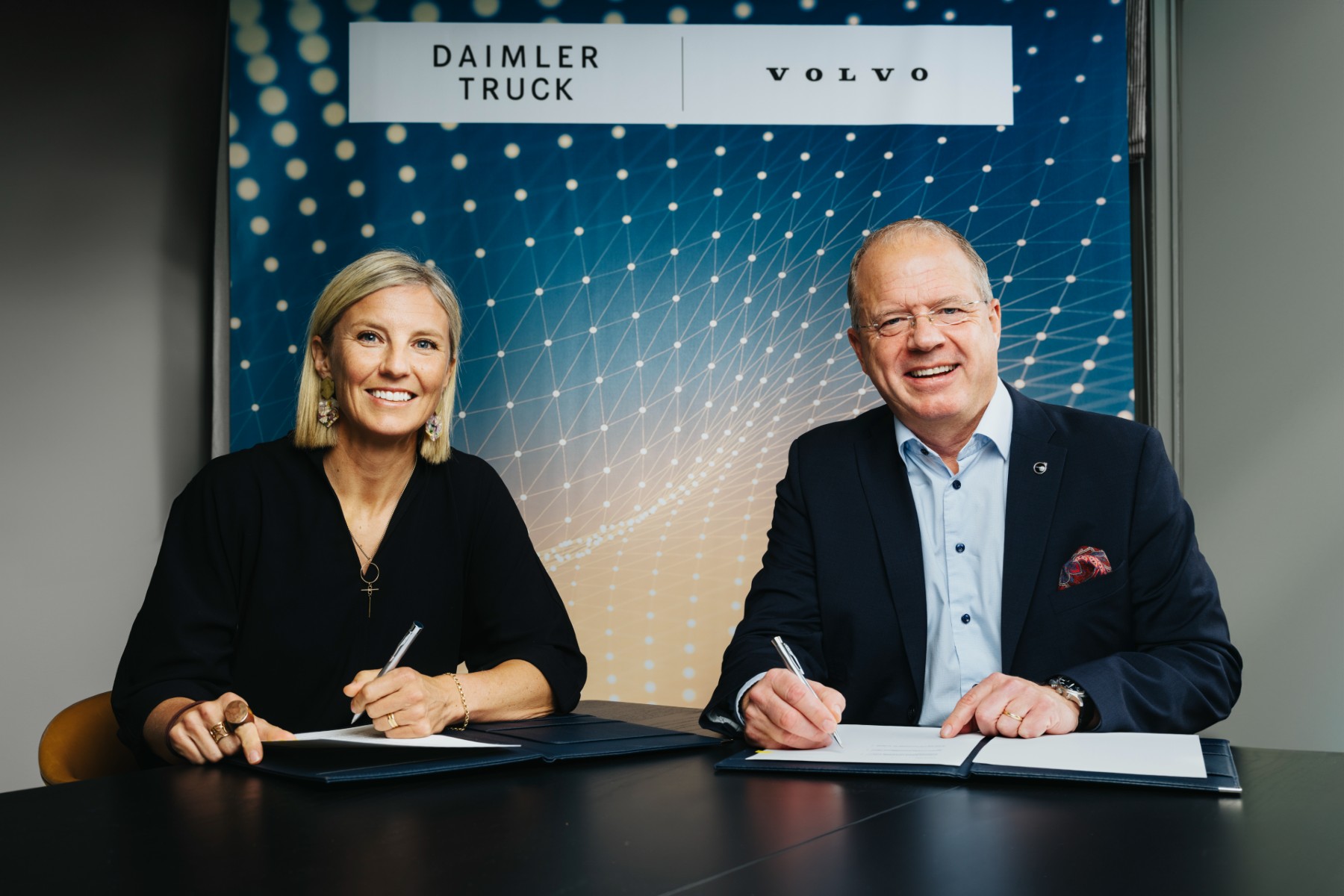 Daimler Truck and Volvo Group form alliance for software-defined trucks ...