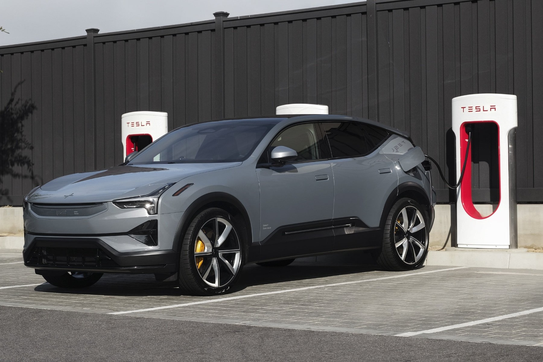 Polestar attracts Tesla drivers with a $5,000 discount - electrive.com