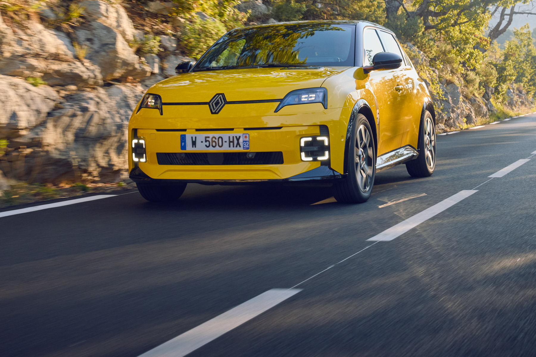 Renault 5 driving report: money saver with a fun factor - electrive.com