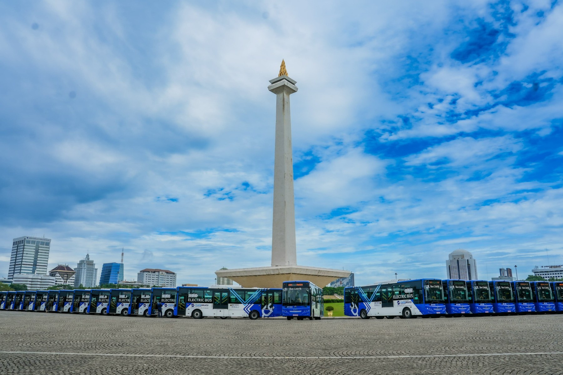 Indonesia: TransJakarta expands fleet with 200 new electric buses ...