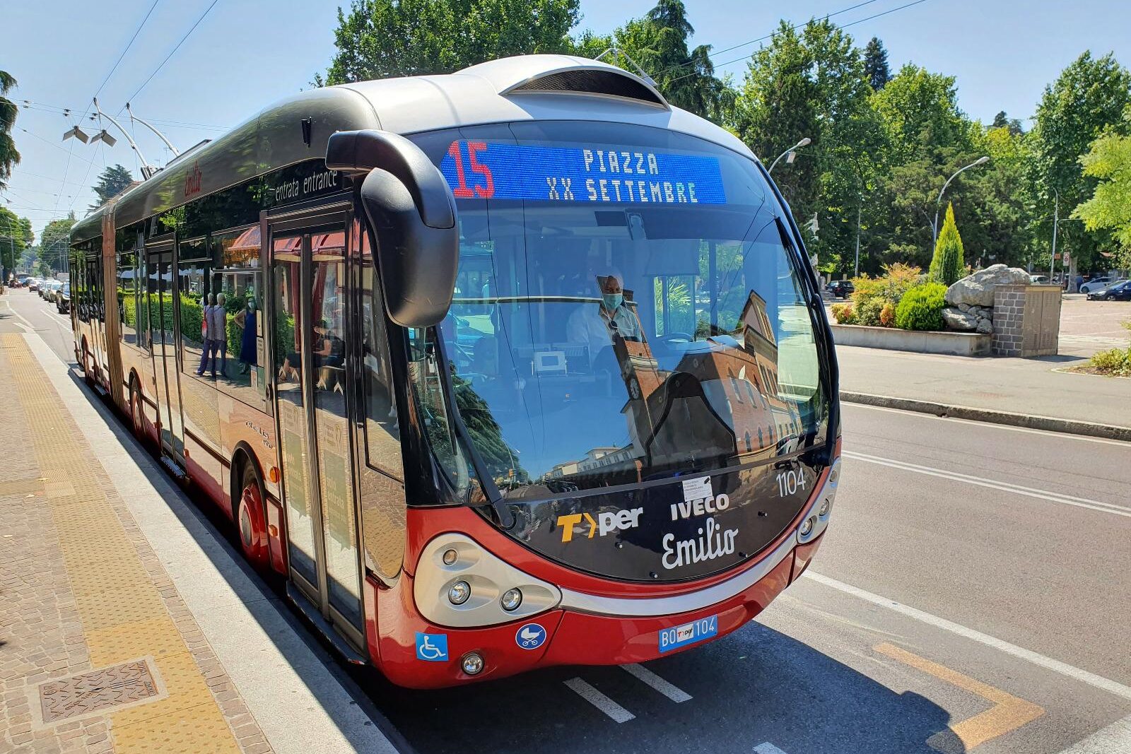 TPER Bologna announces electric bus tender - electrive.com