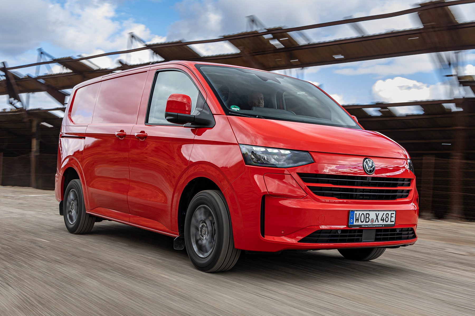 VW hands over first e-Transporters to customers - electrive.com