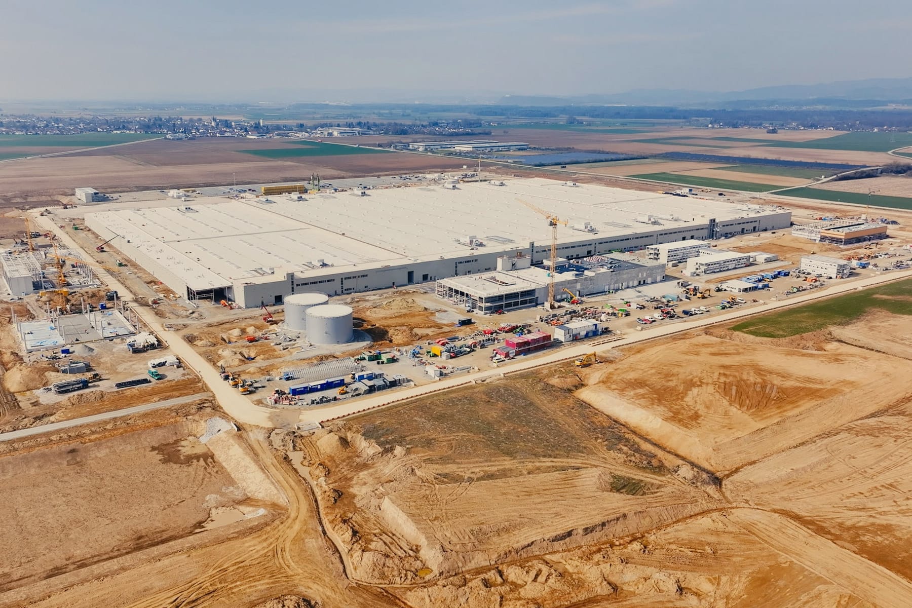 BMW completes central battery factory building in Bavaria - electrive.com