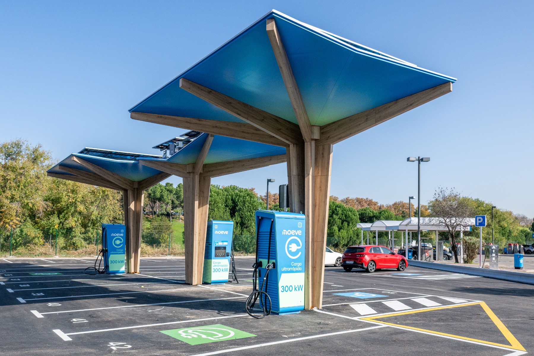 Over 220 Moeve fast charging points now in Spain and Portugal ...