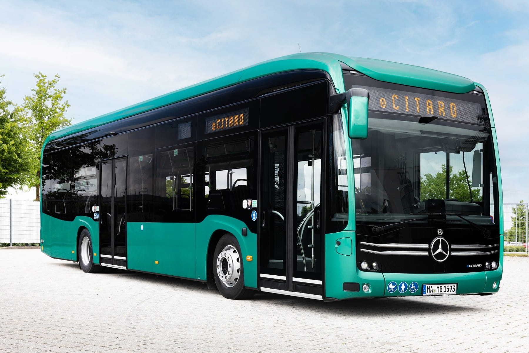 Daimler Buses unveil eCitaro with NMC4 batteries - electrive.com
