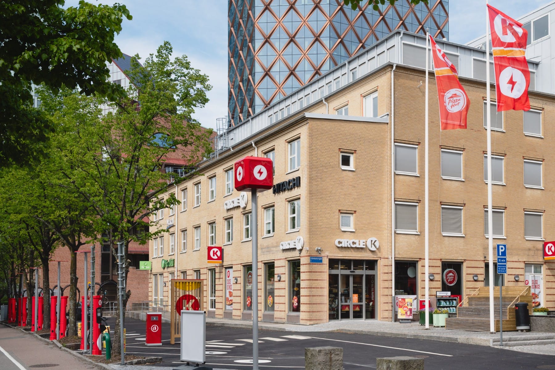 Circle K opens first dedicated charging hub in Europe - electrive.com