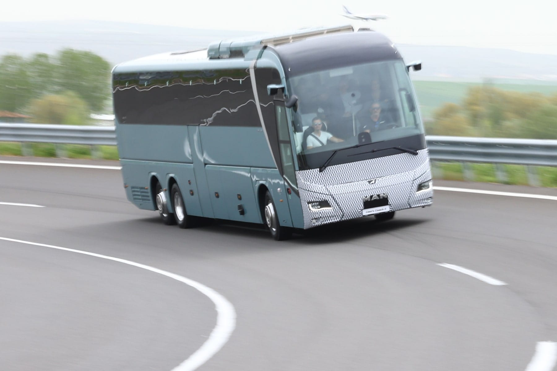 MAN moves into pole position on electric coaches - electrive.com