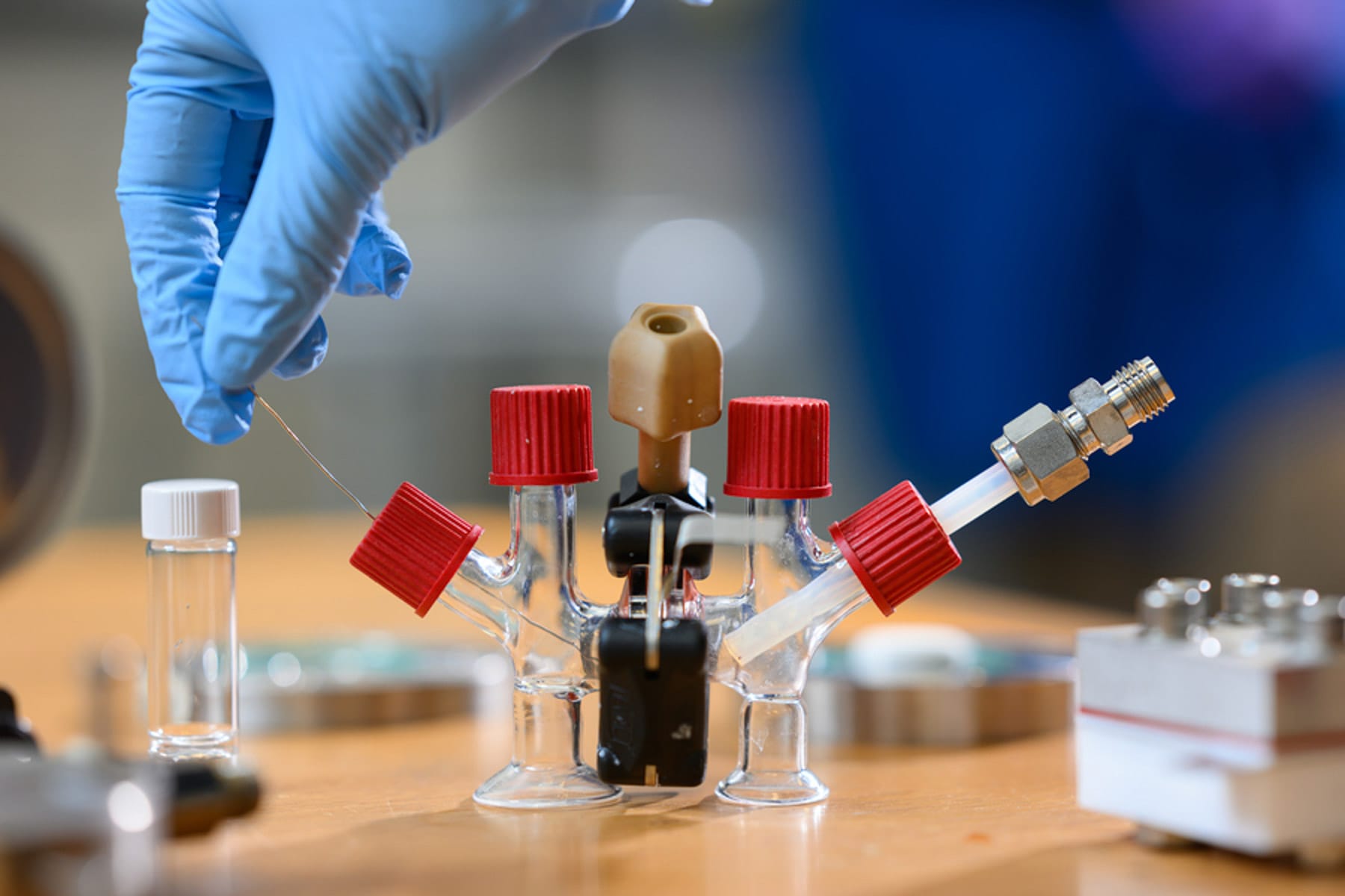 MIT researchers create sodium fuel cell with high energy density ...