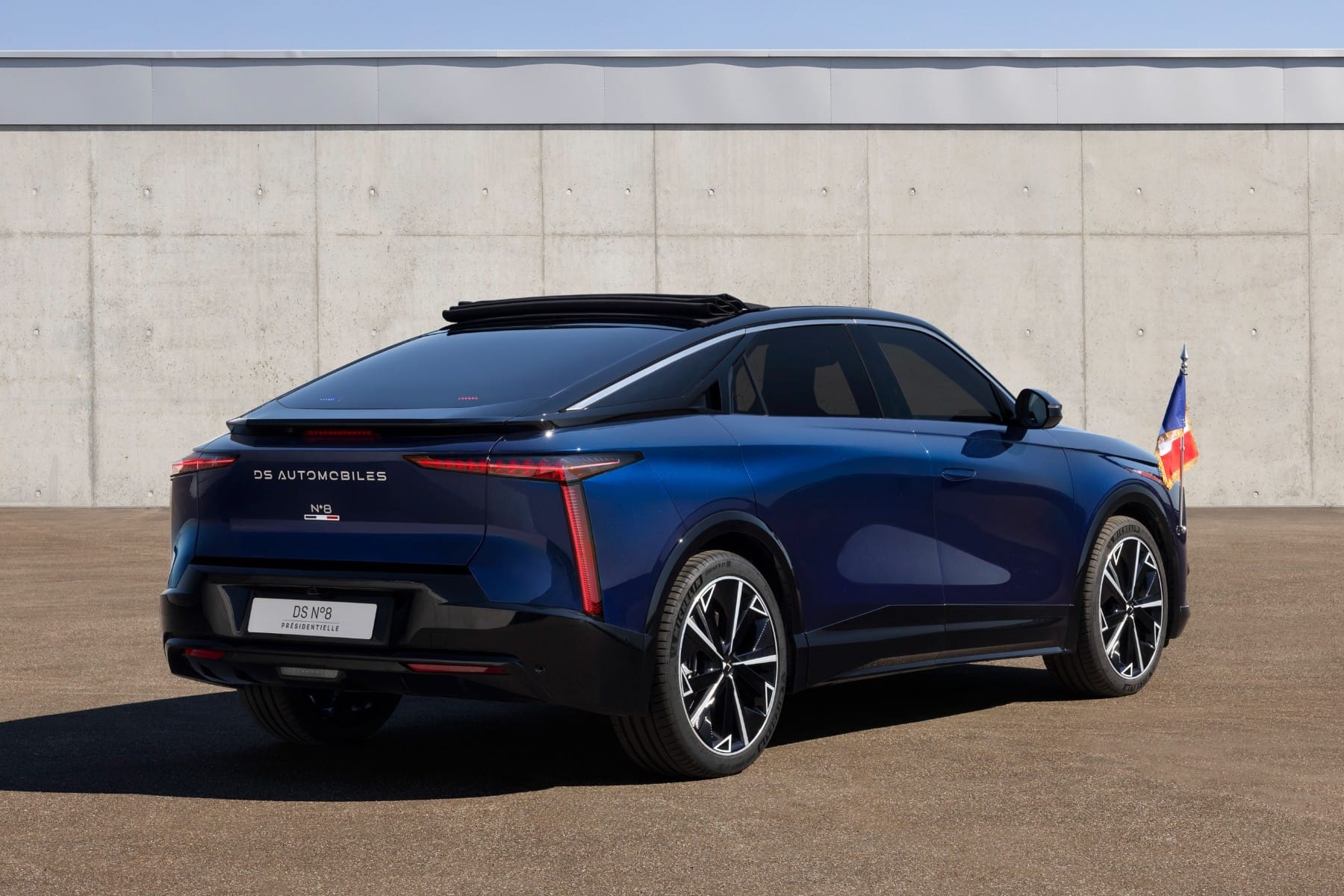 President Macron gains first all-electric official car - electrive.com