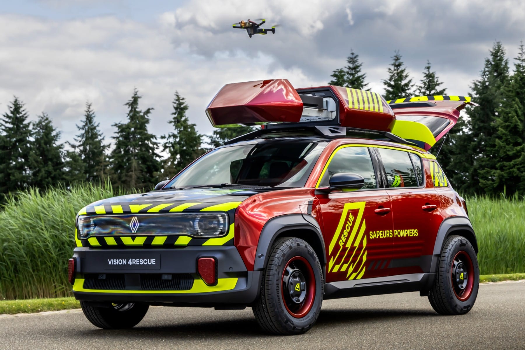 Renault demonstrates emergency services EV concept - electrive.com